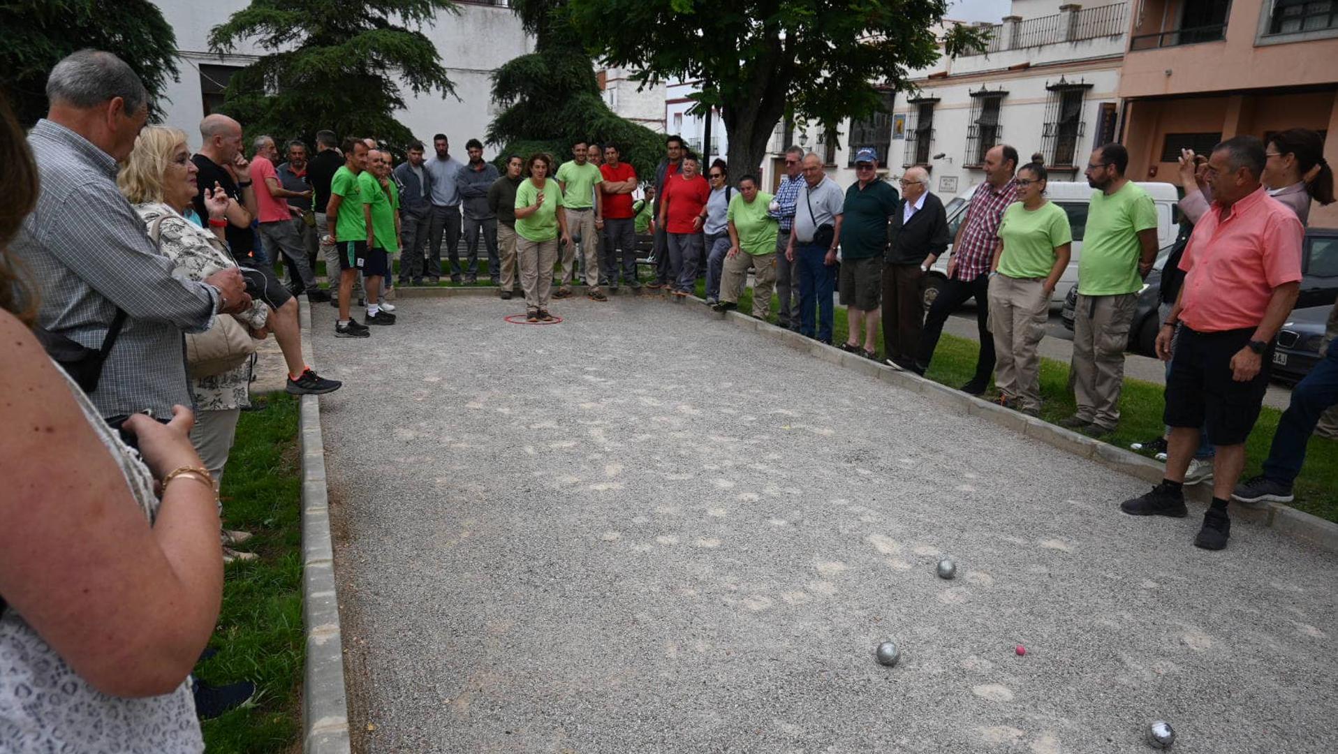 El Centro de Mayores estrena nueva pista de petanca | Hoy